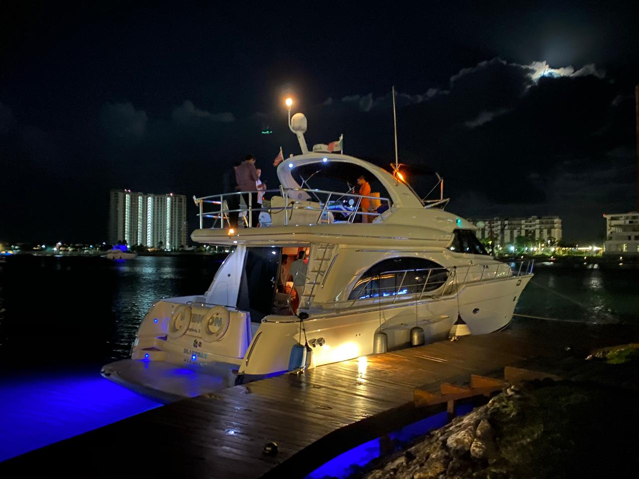 Meridian 58ft 20 people capacity yacht - CancunCD - Catamaran Dream