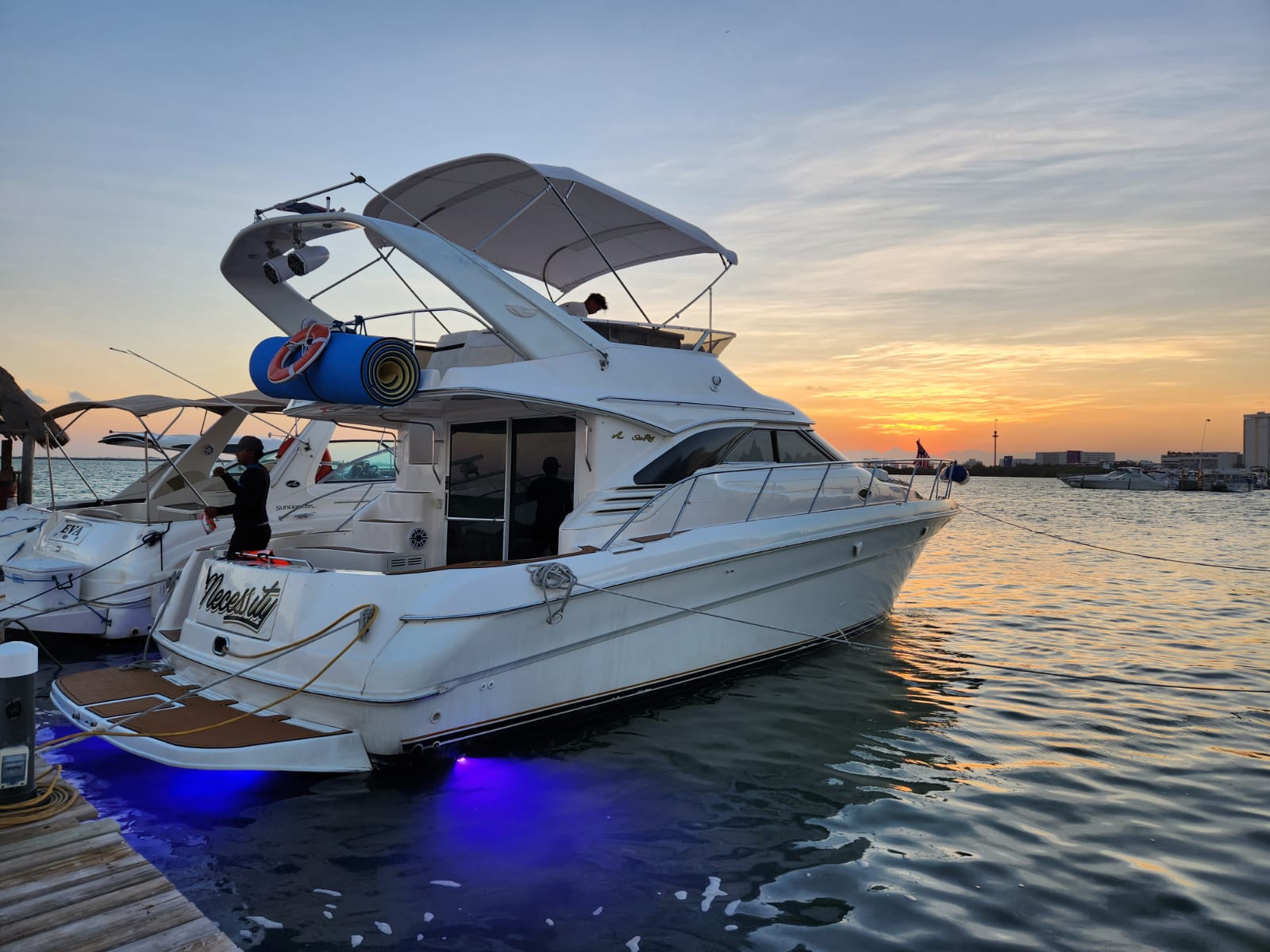SeaRay 45 Flybridge sedan yacht - CancunCD - Catamaran Dream