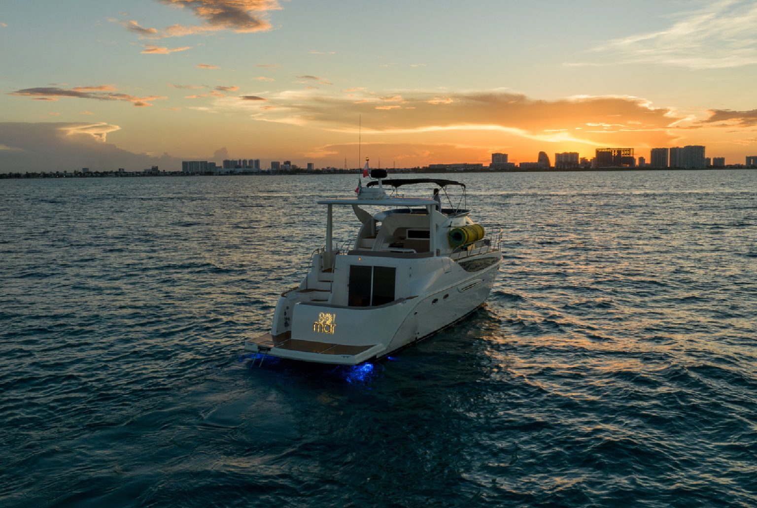 Yacht for 20 people with lily pad - CancunCD - Catamaran Dream